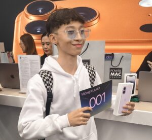 Power Mac Center ushers in iPhone 17 series, iPhone Air with midnight ...